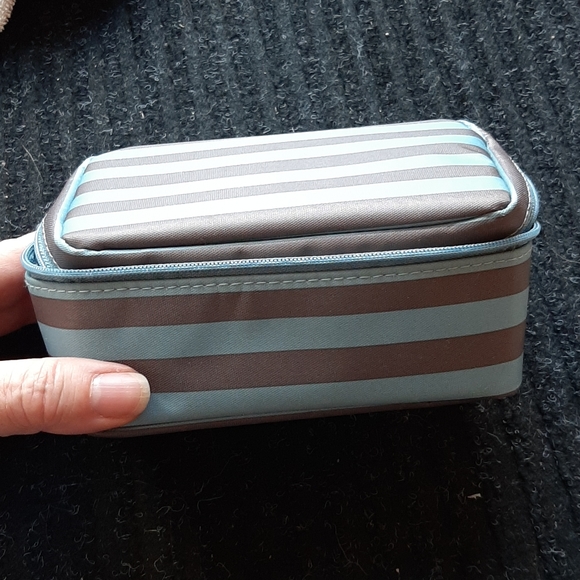 thirty-one | Bags | Thirtyone Baubles And Bracelets In Perfect Stripe ...